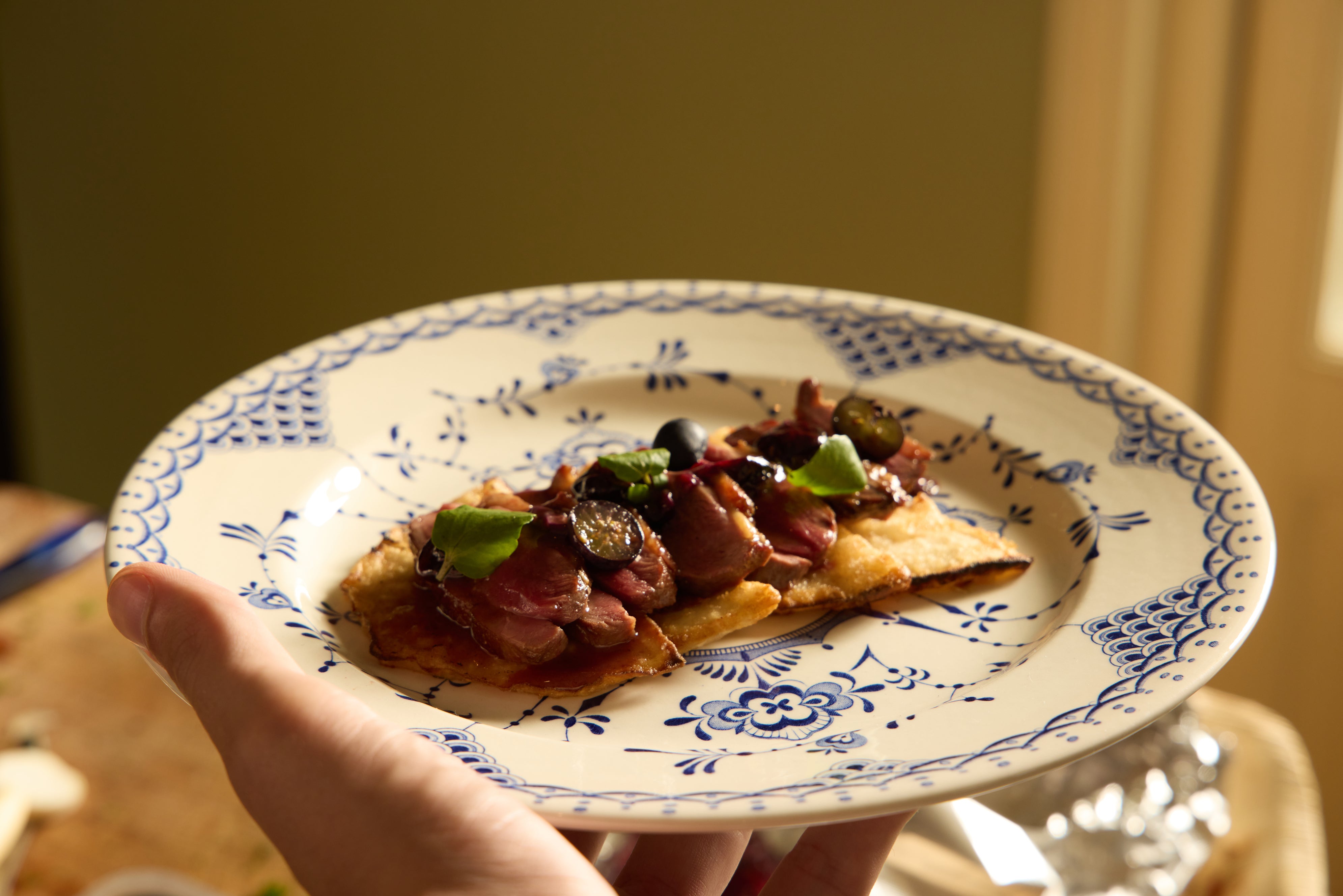 Wilde eendenborst met knolselderij en blauwe bessen jus | Wildgerecht ...